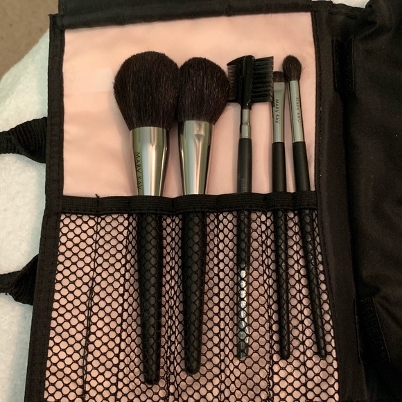 Mary Kay | Makeup | New Mary Kay Essentials Makeup Brush Set | Poshmark